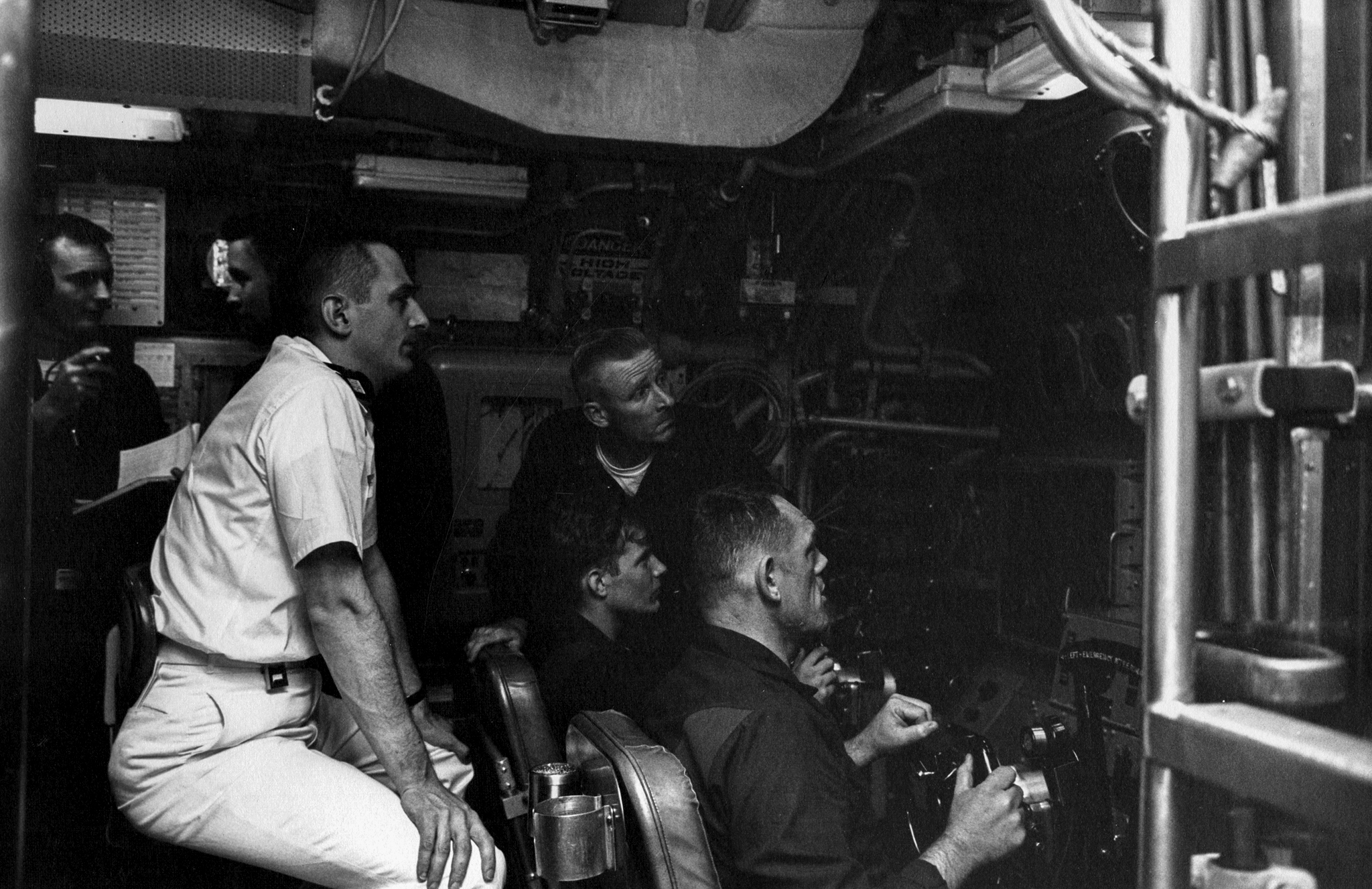 Sentinels Under the Sea | Proceedings - September 1962 Vol. 88/9/715