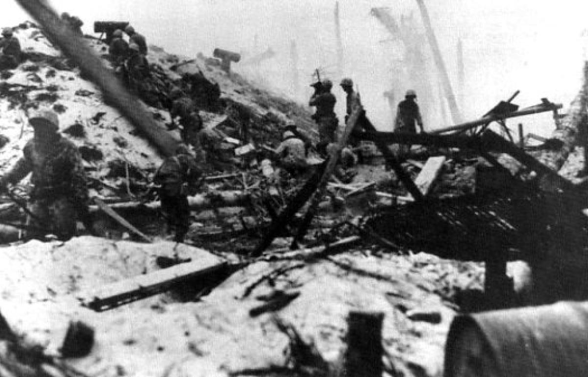 With the Marines at Tarawa | Proceedings - April 1999 Volume 125/4/1,154