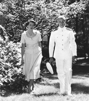 Answering the Call: 'I Started as a Geedunk Officer' | Proceedings ...